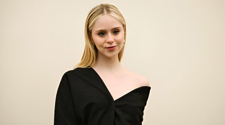 Loreto Peralta Parents, Age, Height, Ethnicity, Siblings, Net Worth ...